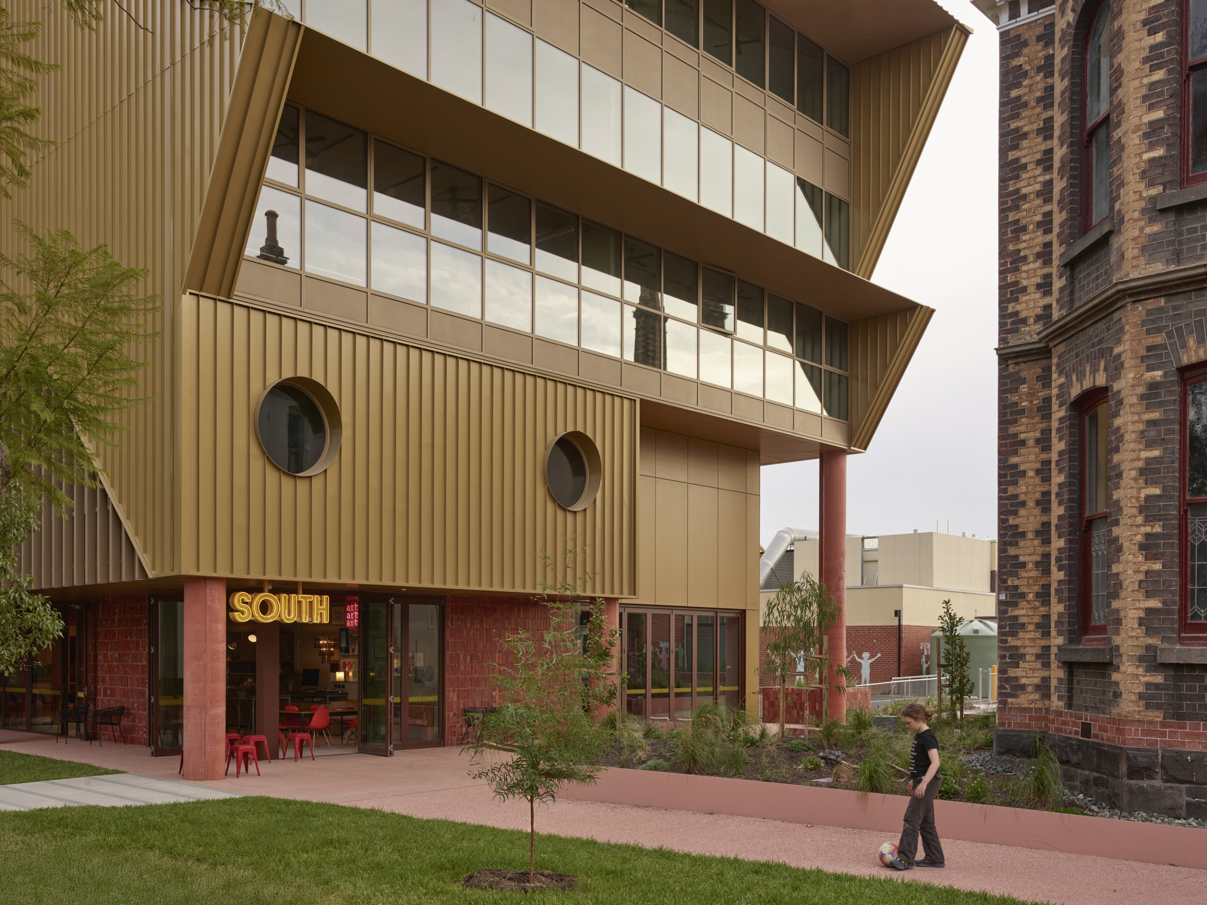 Kennedy Nolan - People